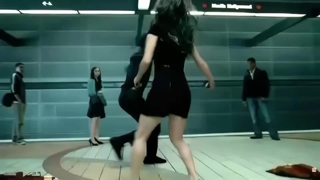 Motorola Razr 2 V9 Commercial - Coub - The Biggest Video Meme Platform