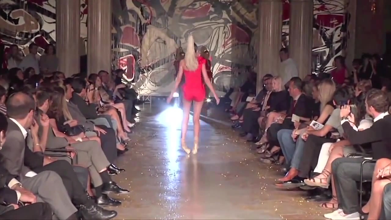 Epic Catwalk Fail - Coub - The Biggest Video Meme Platform
