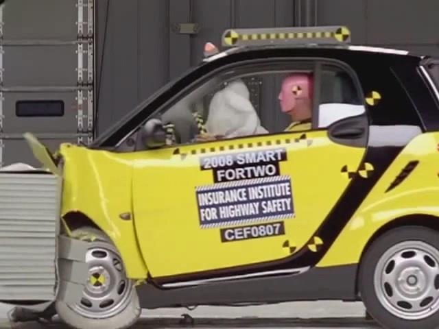 2008 Smart Fortwo moderate overlap IIHS crash test - Coub - The Biggest ...
