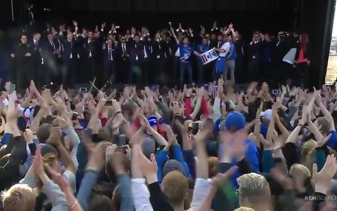 Iceland Team Clap Celebration with 10.000 Fans in Reykjavik | EURO 2016 ...