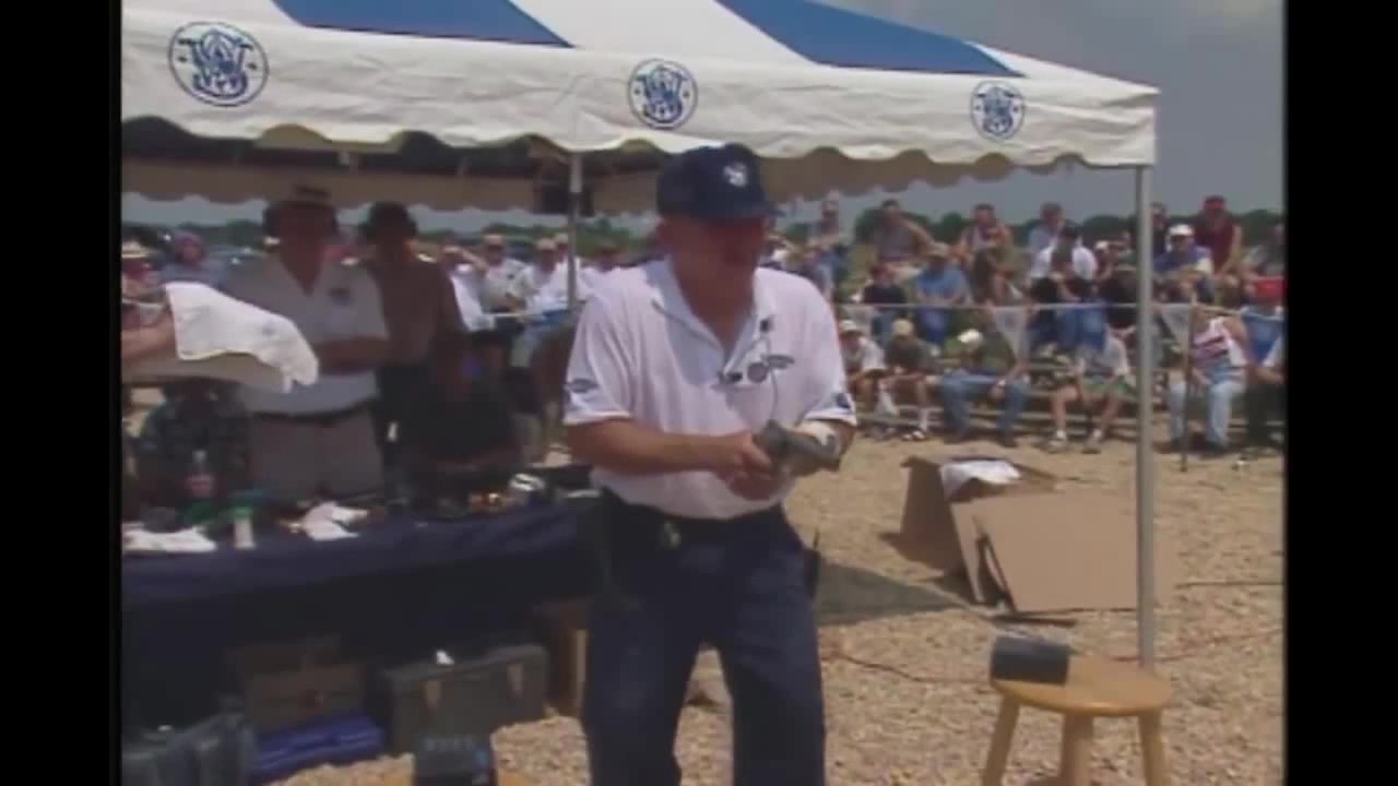Fastest shooter EVER, Jerry Miculek- World record 8 shots in 1 second ...