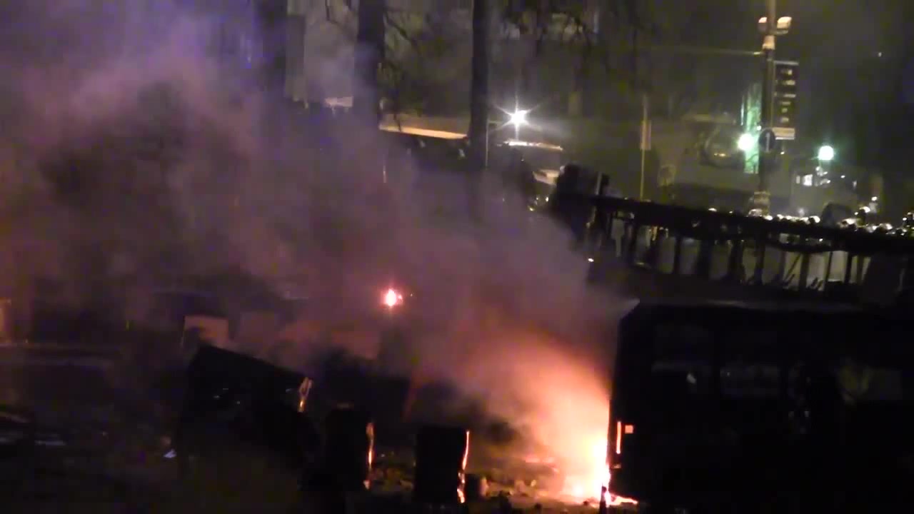 UKRAINE RIOTS UPDATE : WTF Riot Police throw back Molotov cocktail ...