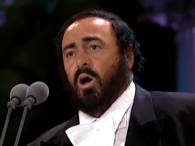 Luciano Pavarotti sings Nessun dorma from Turandot (The Three Tenors in ...
