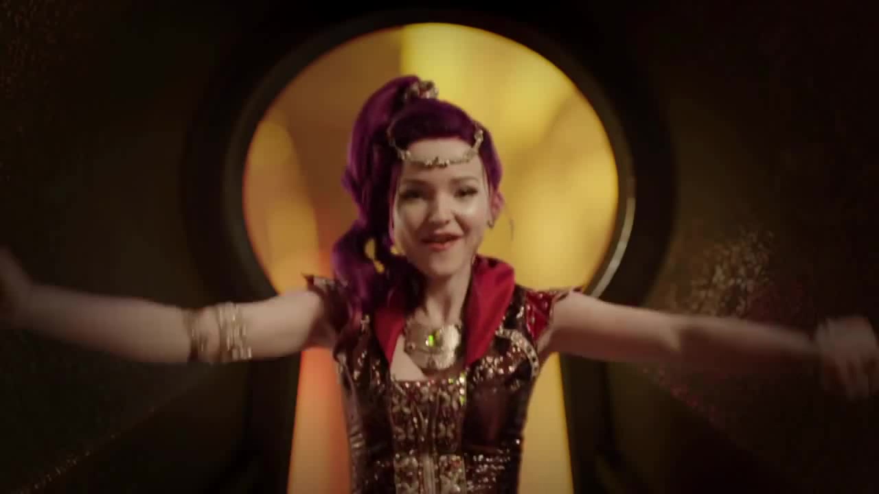 היורשים: עולם מרושע | דאב קמרון - Descendants: Wicked World | Genie in a Bottle - Coub - The ...