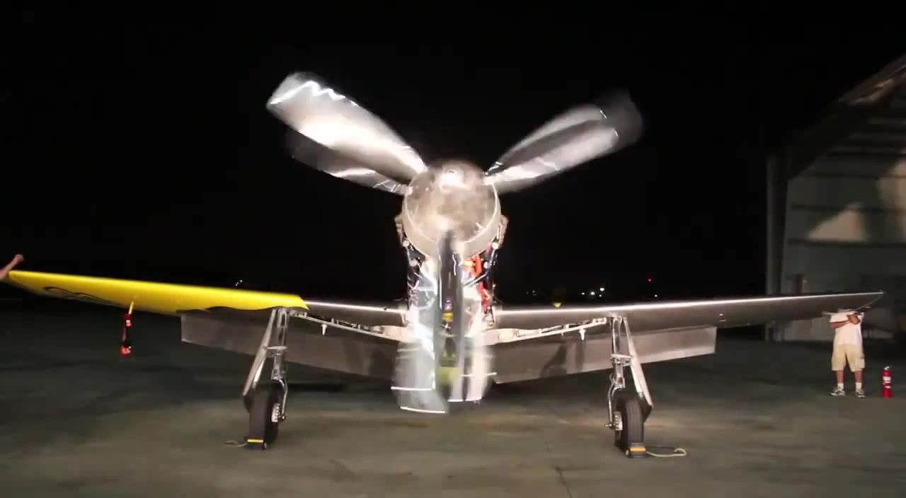 P-51D Mustang Rolls Royce Merlin V12 Contra rotating propellers Test ...
