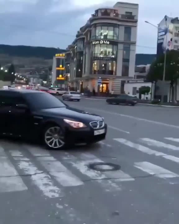 Quick turn 👌 - Coub - The Biggest Video Meme Platform