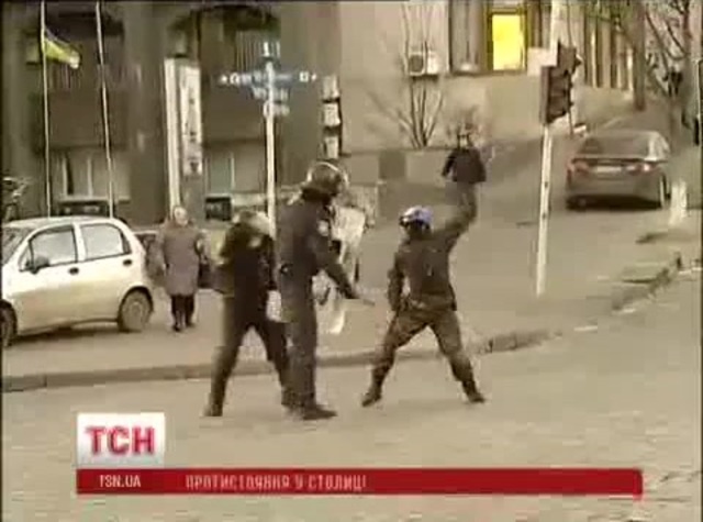 Men VS Berkut( 2 Tracks ) - Coub - The Biggest Video Meme Platform