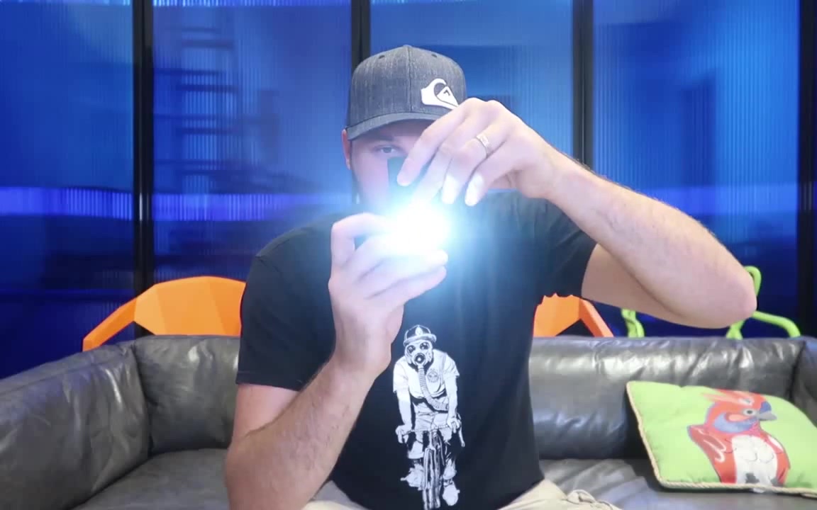 6 Flashlight Gadgets put to the Test 3 - Coub - The Biggest Video Meme ...