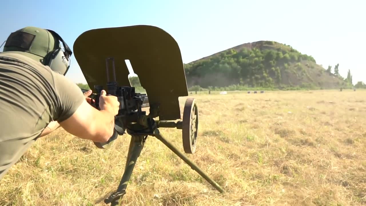 Разносим бочки из ДШК - Coub - The Biggest Video Meme Platform