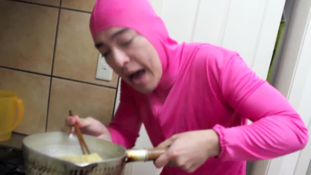 PINK GUY COOKS RAMEN AND RAPS - Coub - The Biggest Video Meme Platform