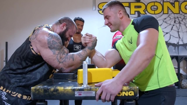 BODYBUILDER vs ARMWRESTLER - Coub - The Biggest Video Meme Platform
